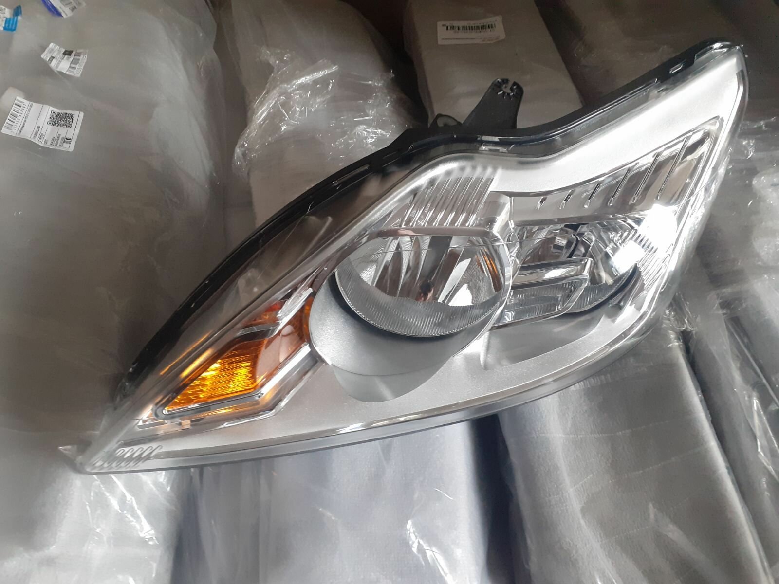 Фара левая Фокус 2 FORD FOCUS II хром рест с 2008 по 2011 год