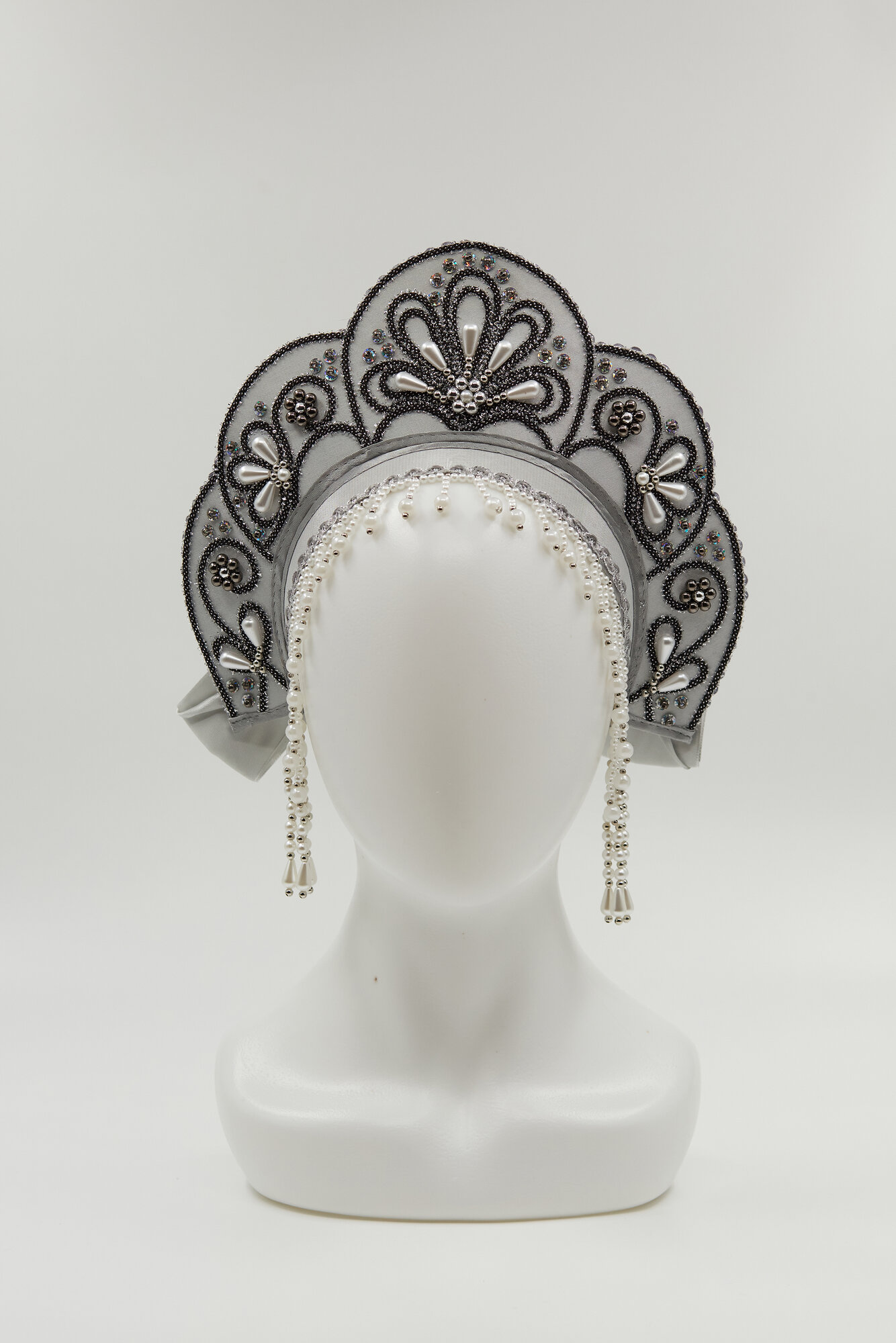 Кокошник Забава Углич "Лилия" КЛм-15, жемчужный светлый