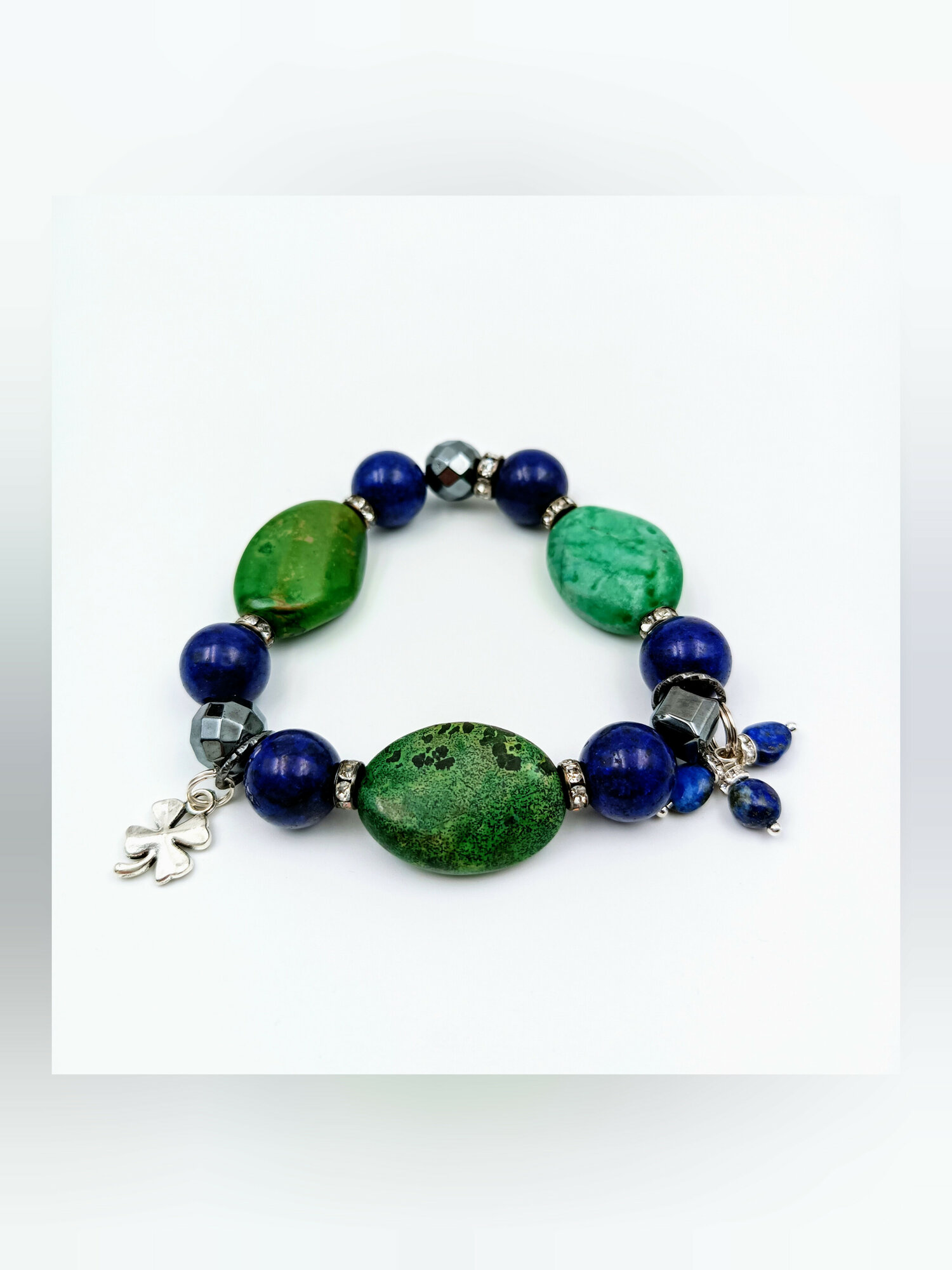 Незамкнутый браслет, жадеит, лазурит