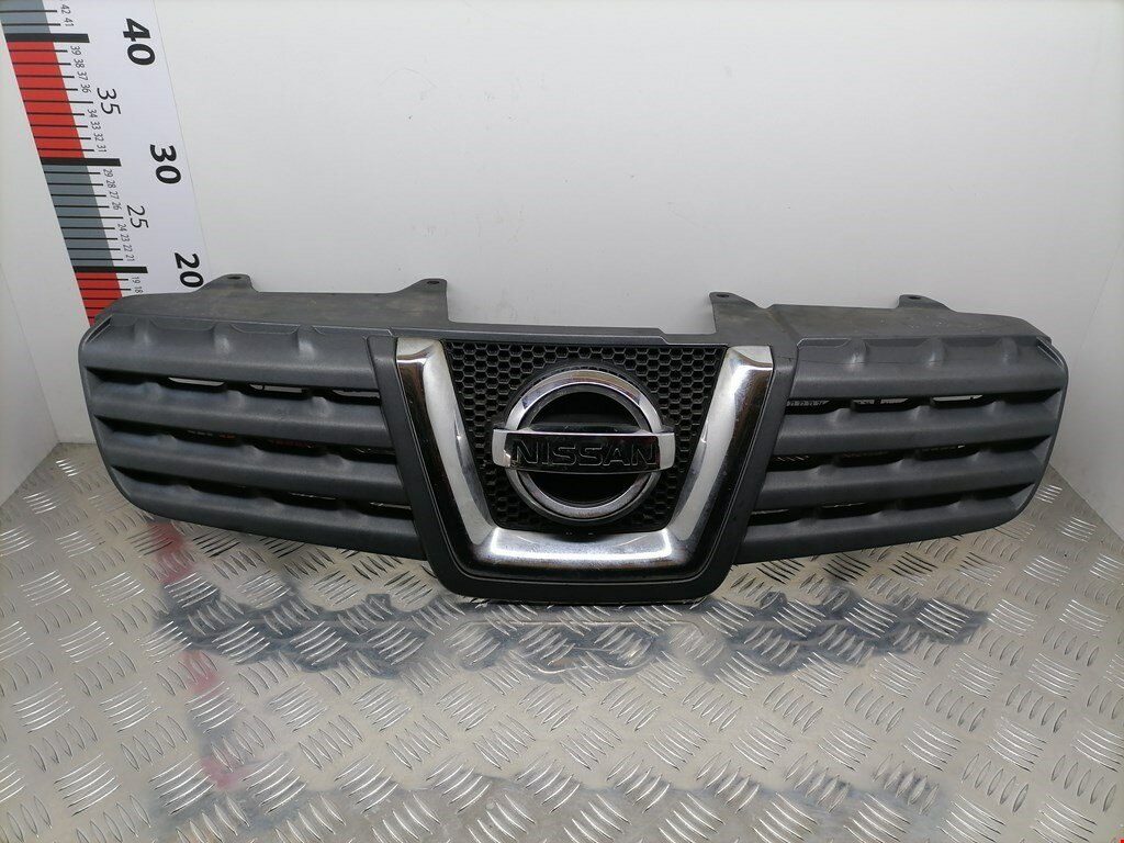 Решетка радиатора Nissan Qashqai 1 62310JD00B арт. 1940196