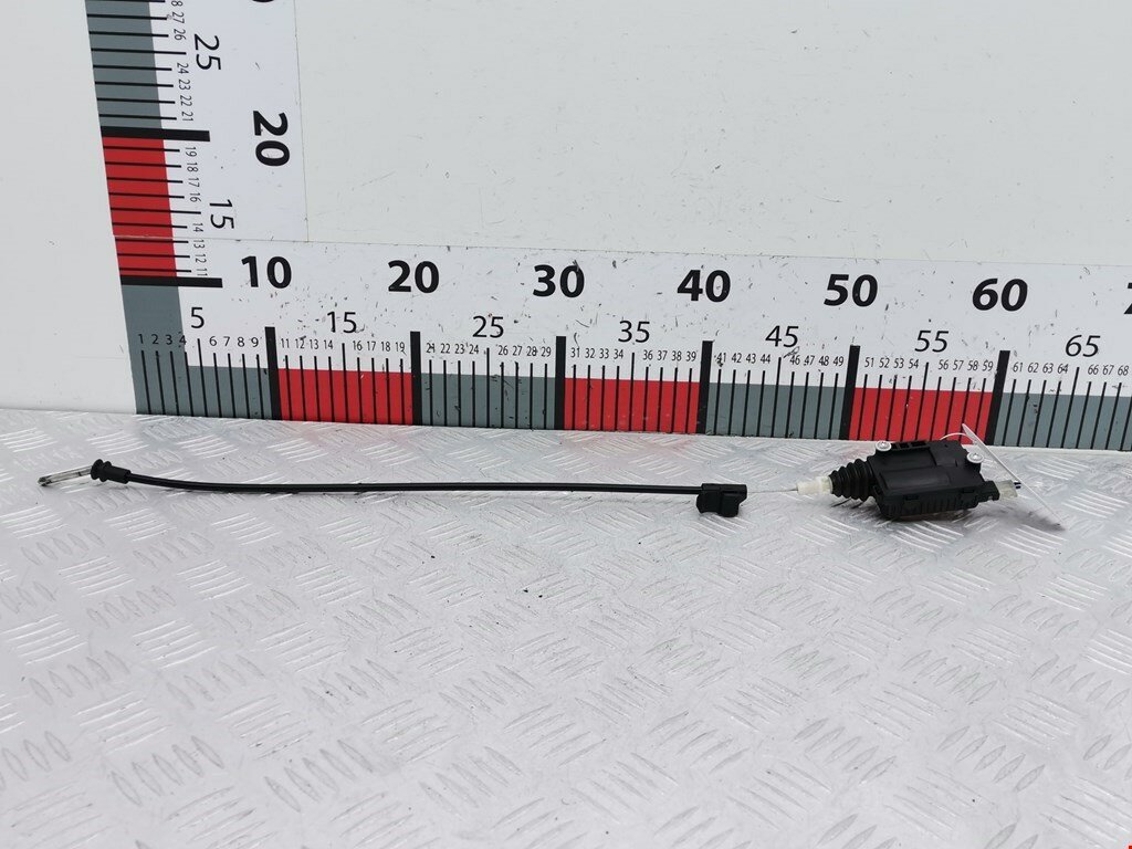 Сервопривод (электропривод моторчик привода) лючка бензобака Opel Astra H арт. 1886313