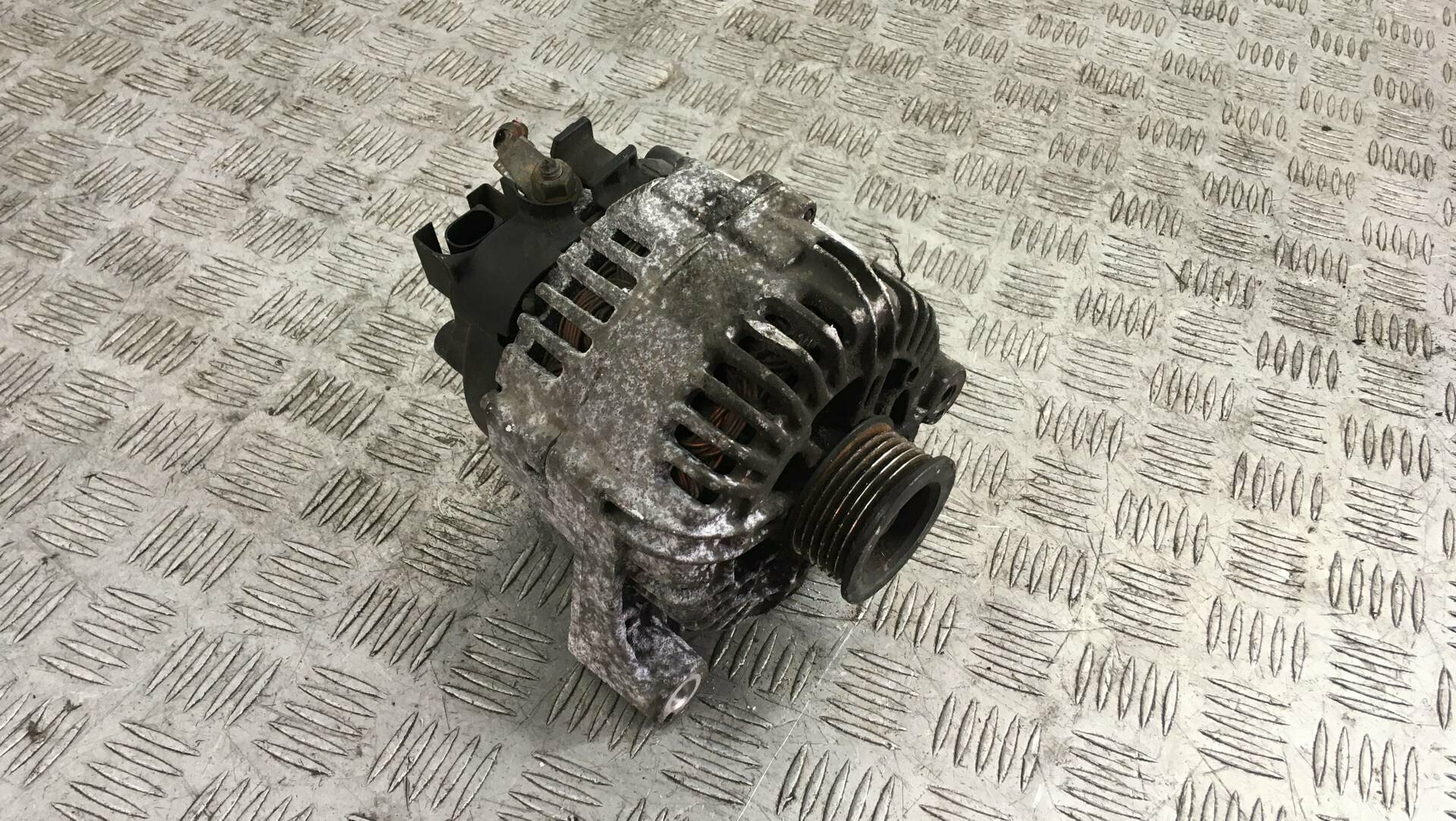 Генератор для BMW 3 E90/E91/E92/E93 3.0 OEM 12317802471