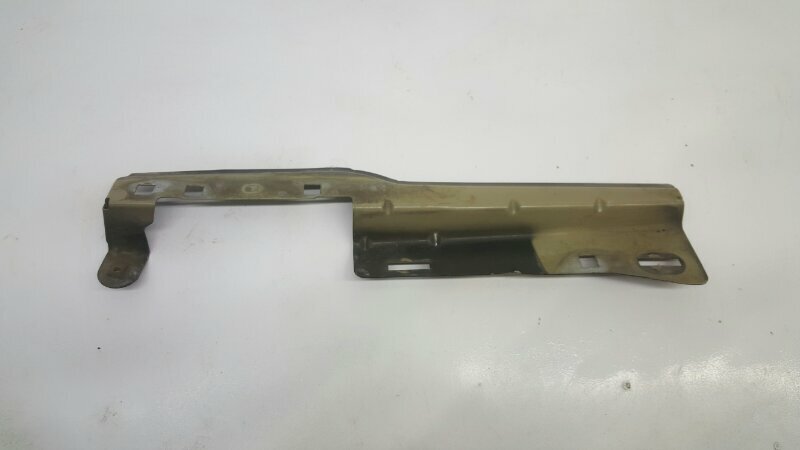 Крепление крыла Citroen C4 LA EP6 2004 перед. прав. (б/у) 7120HP