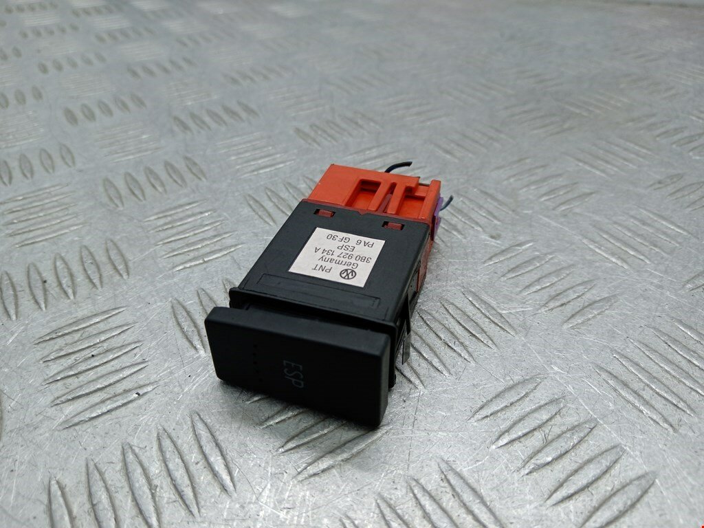 Кнопка антипробуксовочной системы Volkswagen Passat 5 GP 3B0927134A арт. 2096701