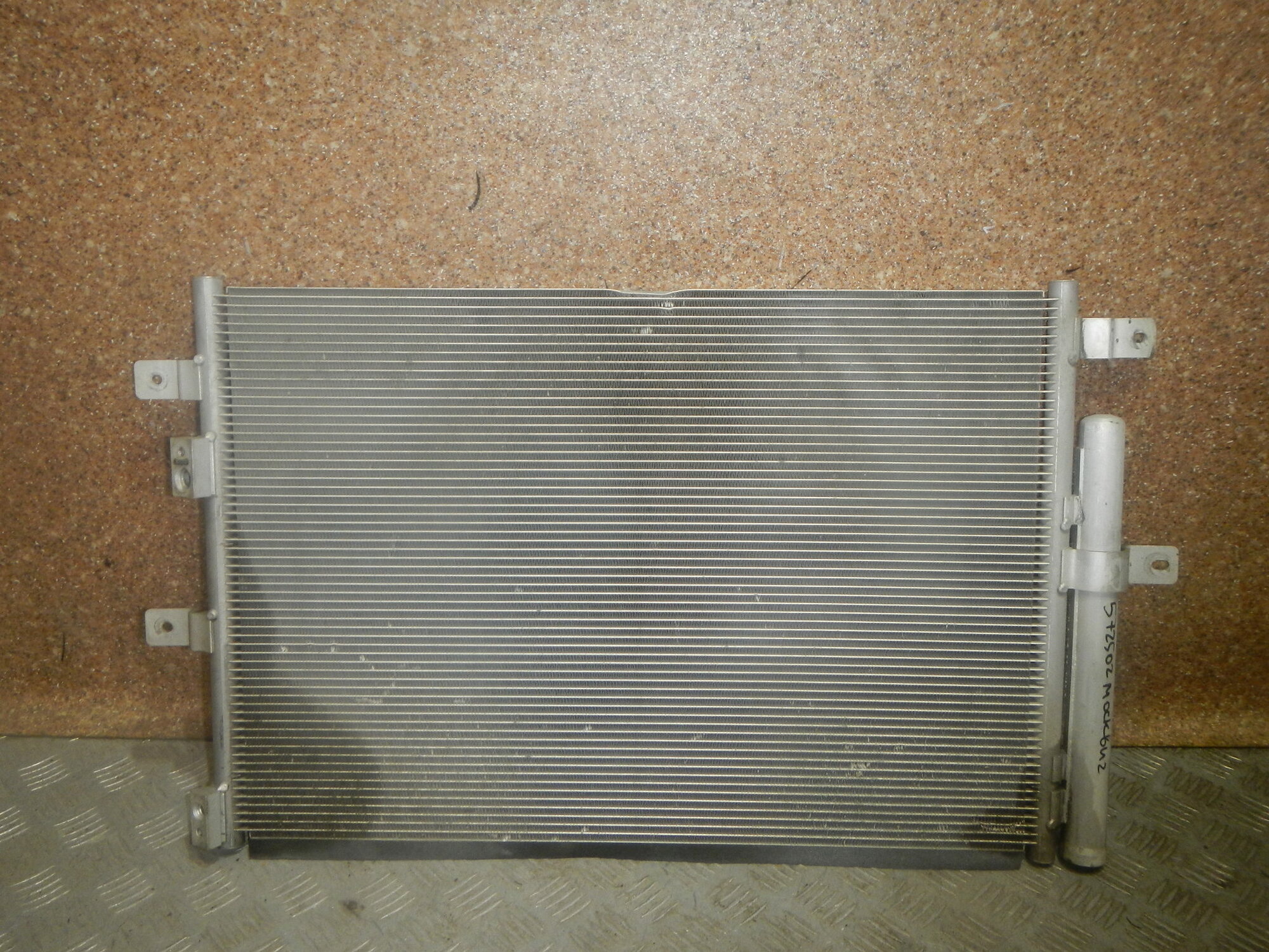 Б/У Радиатор кондиционера (конденсер), Москвич (Moskvich)-3 (22-) Москвич 3 (22-) Деформация. 572502 Москвич арт. 810510...