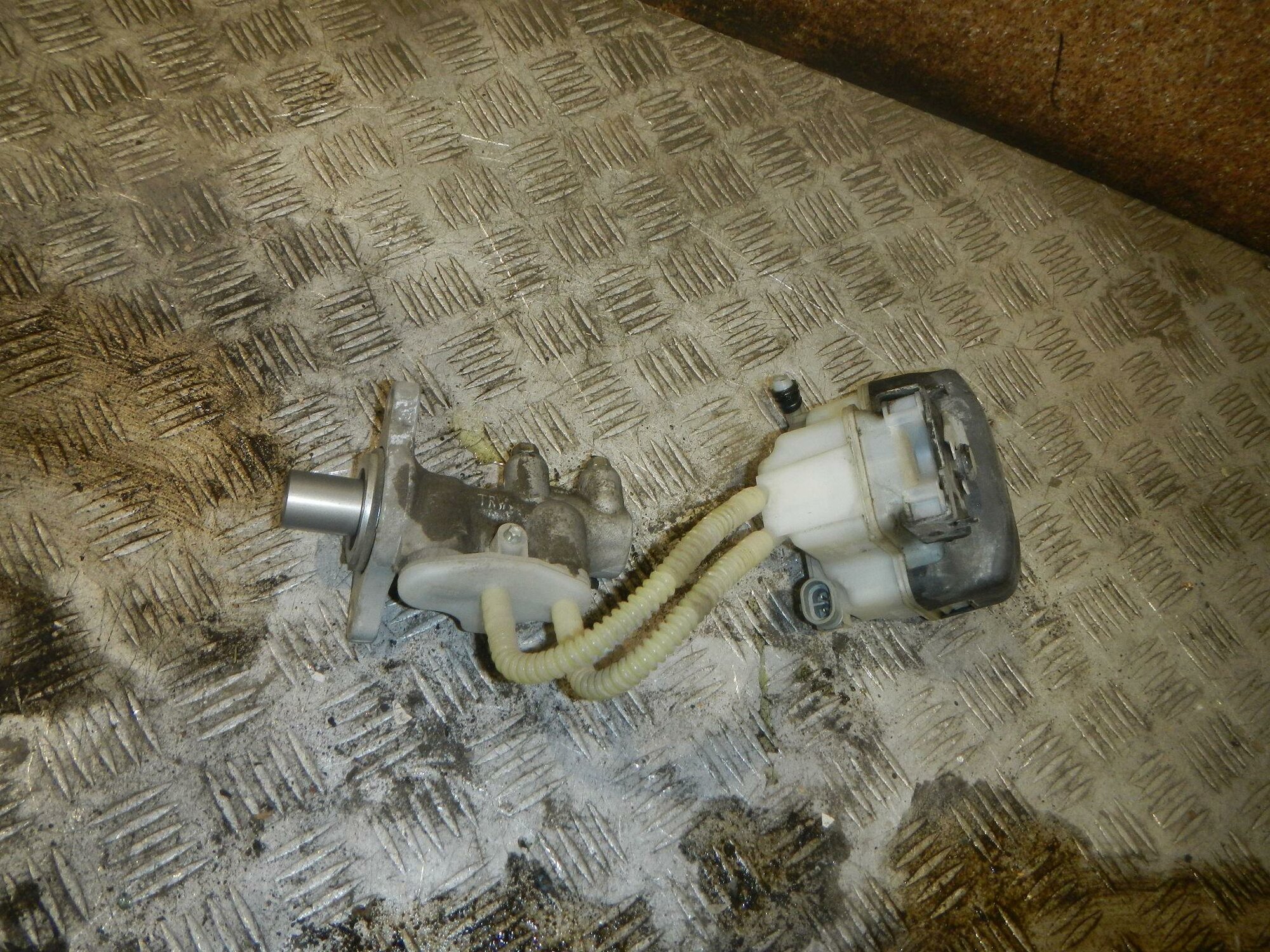 Б/У Цилиндр тормозной главный, Opel (Опель)-MERIVA (03-10) OPEL MERIVA (03-10) С бачком. Без повреждений. 481459 GENERAL ...