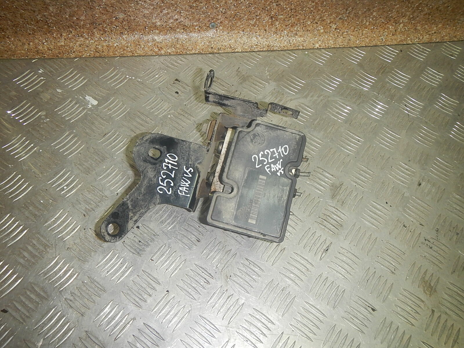 Б/У Блок ABS (насос), FAW (ФАВ)-V5 (13-) FAW (ФАВ) V5 (13-17) Без видимых повреждений. 252710 FAW арт. 45510TVA00