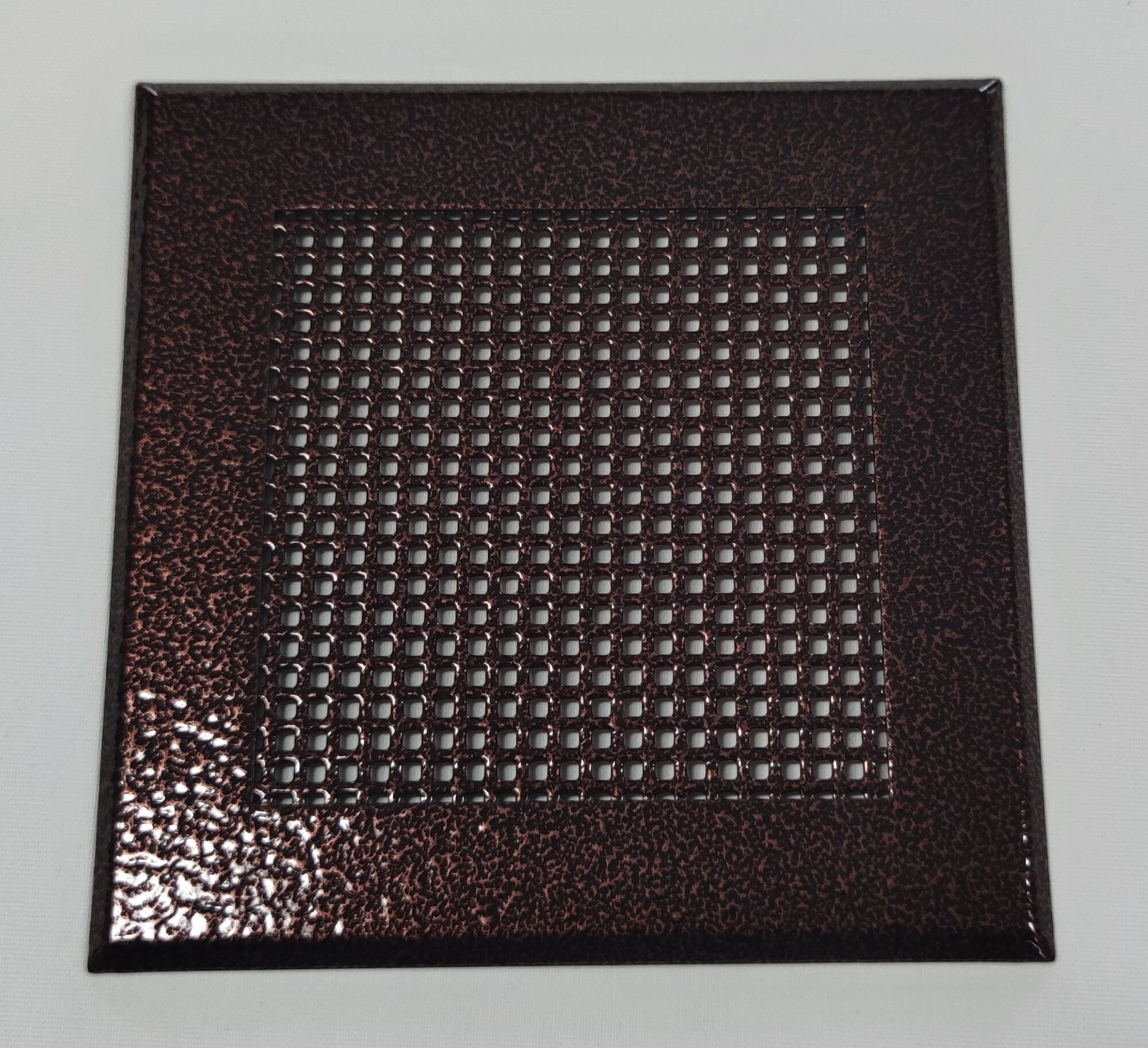 Решетка Плоская с подгибом Штамп 150х150мм, на магнитах, перфорация Квадрат 3-5, Медь.