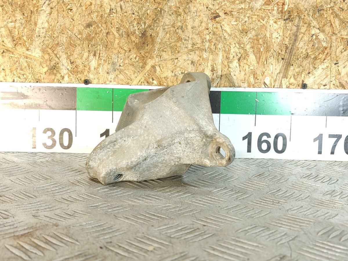 Кронштейн двигателя RENAULT Megane 2003 2009 8200277229