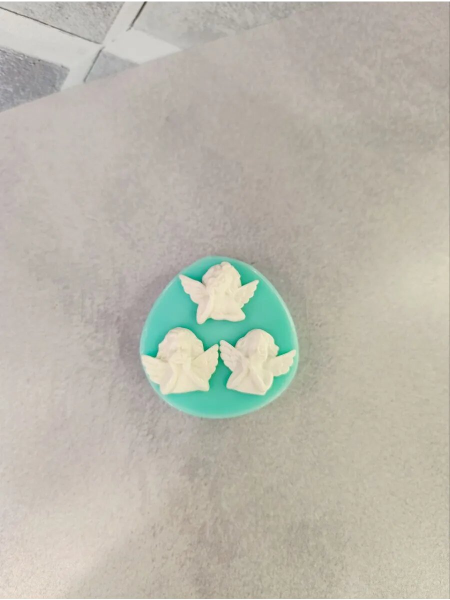 Молд силиконовый "Три Ангелка". Высота готового изделия 2,5 см.