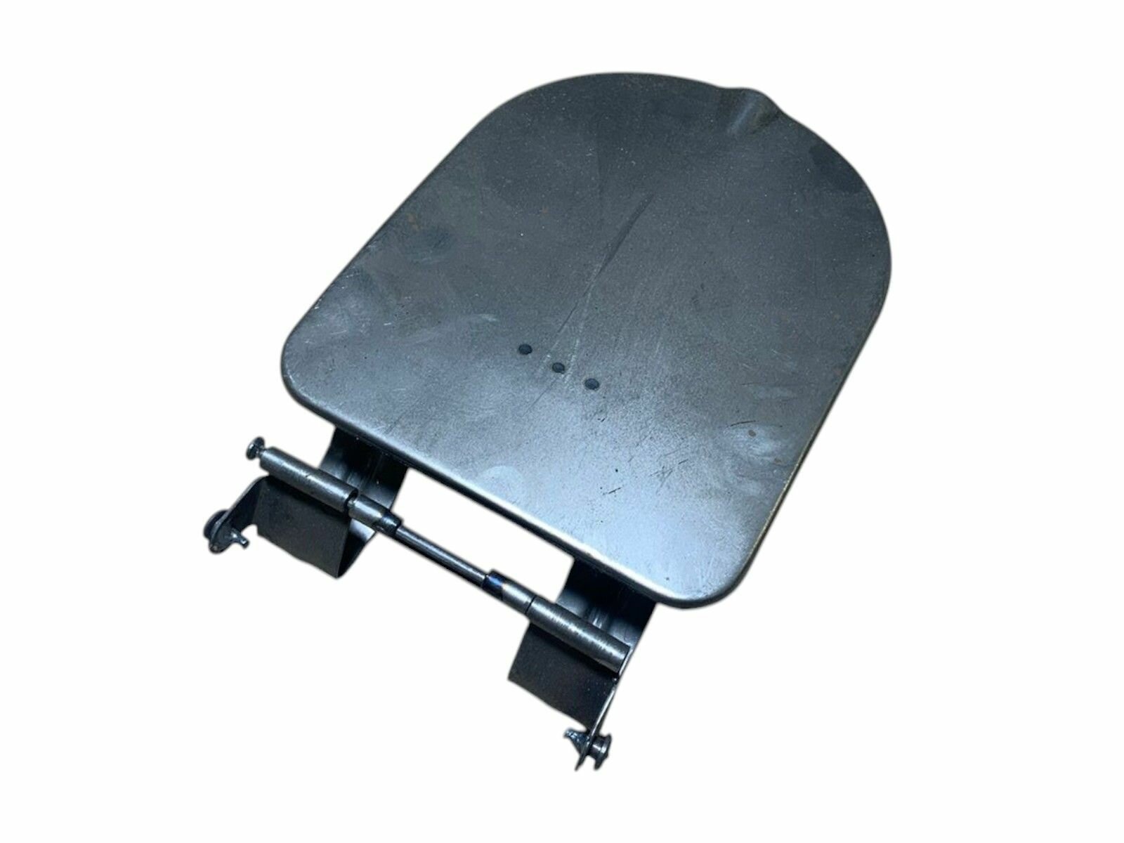 Крышка люка бензобака (центральной стойки) УАЗ 469, 3151