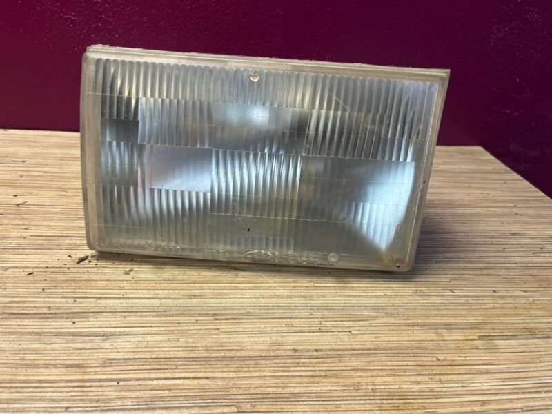 Фара галогеновая левая Lincoln Town Car седан FORD 7894561