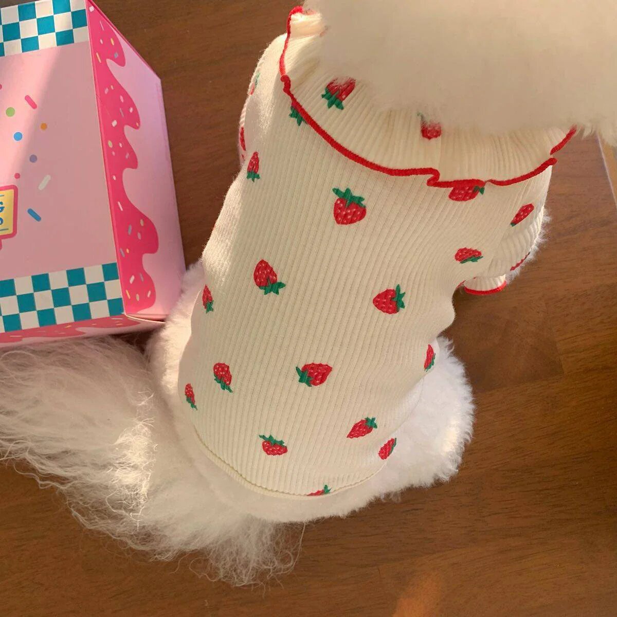Жилет для маленьких собак Strawberry WHITE