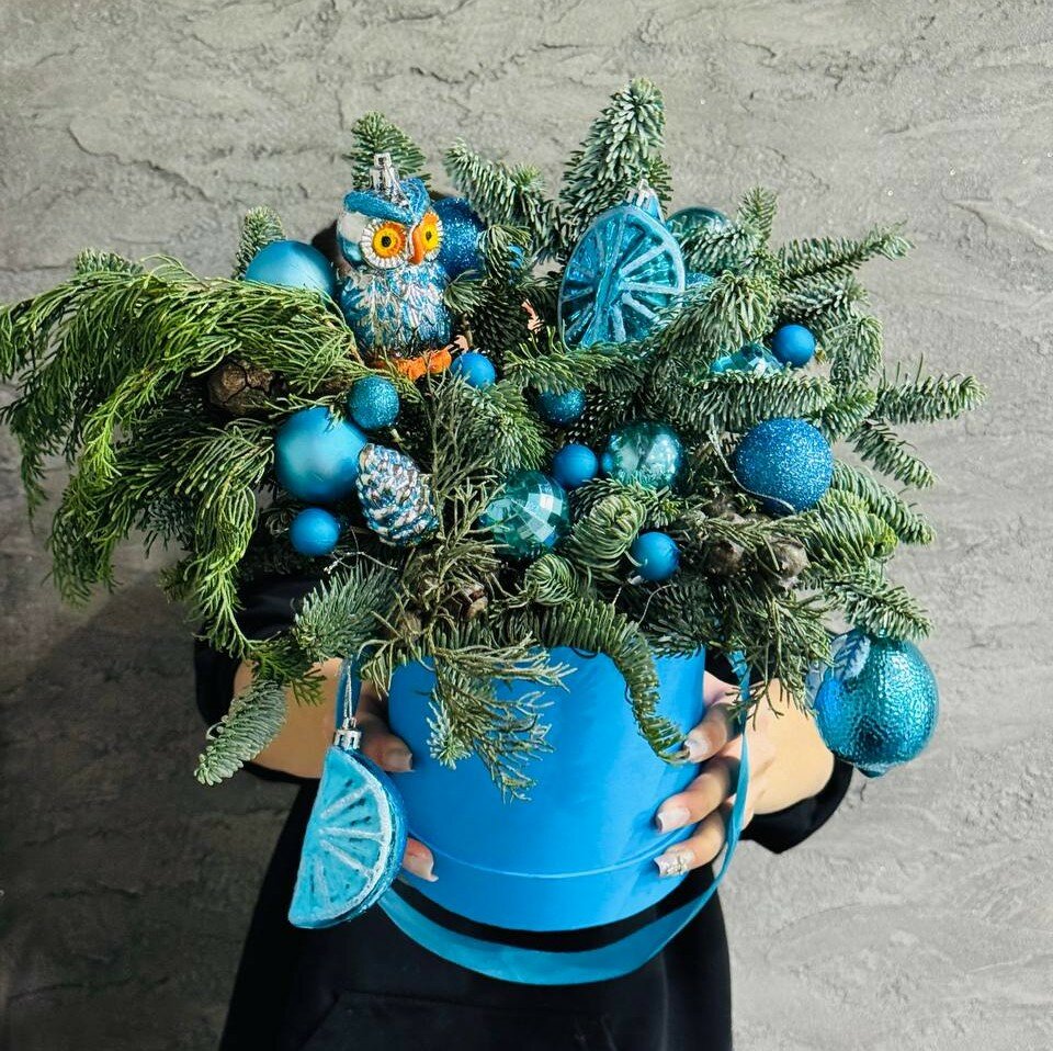 Новогодняя композиция, зимний букет из натуральной хвои нобилис, кипарис, можжевельник