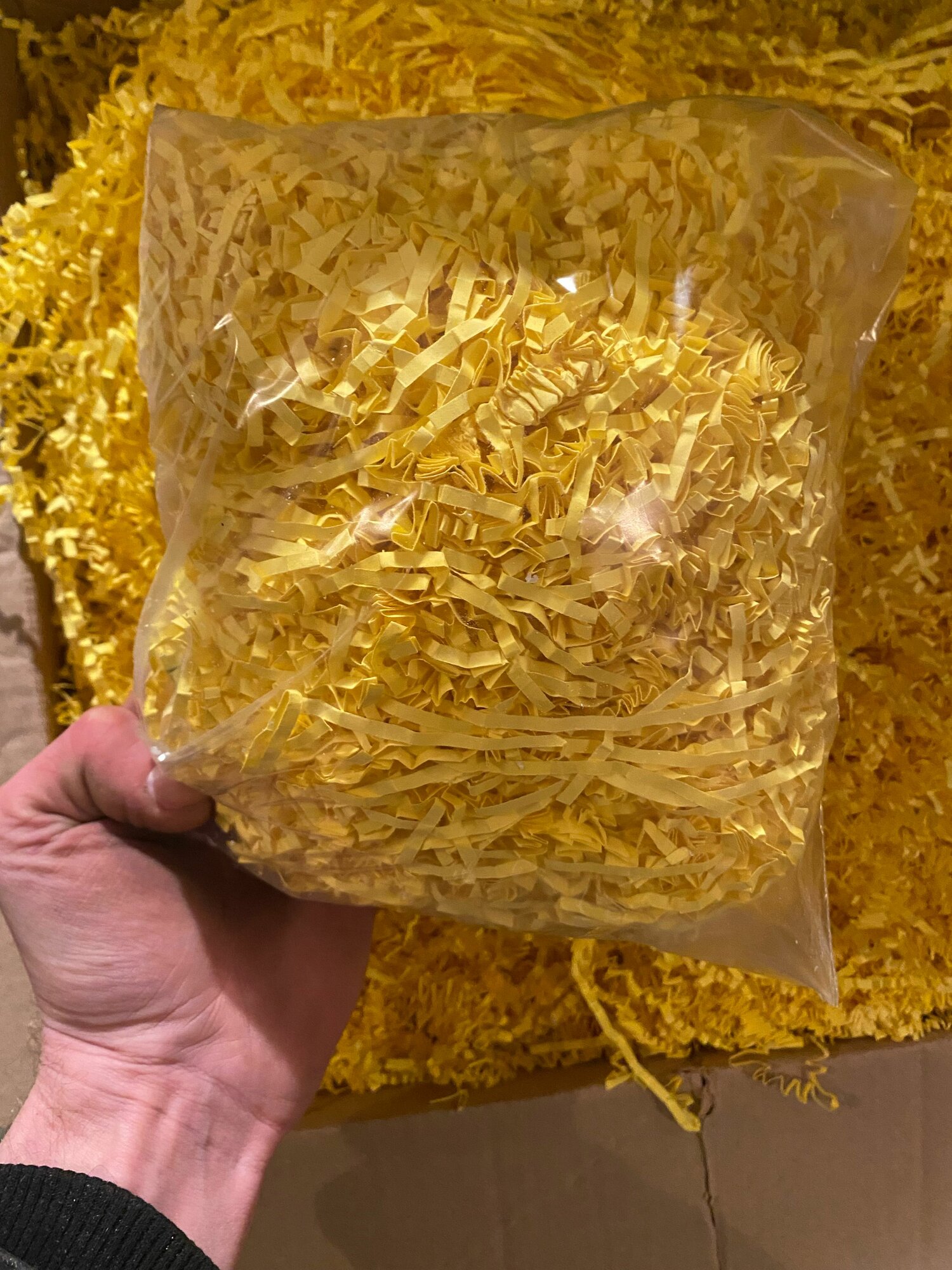 Бумажный наполнитель желтый 100гр для подарков и декора