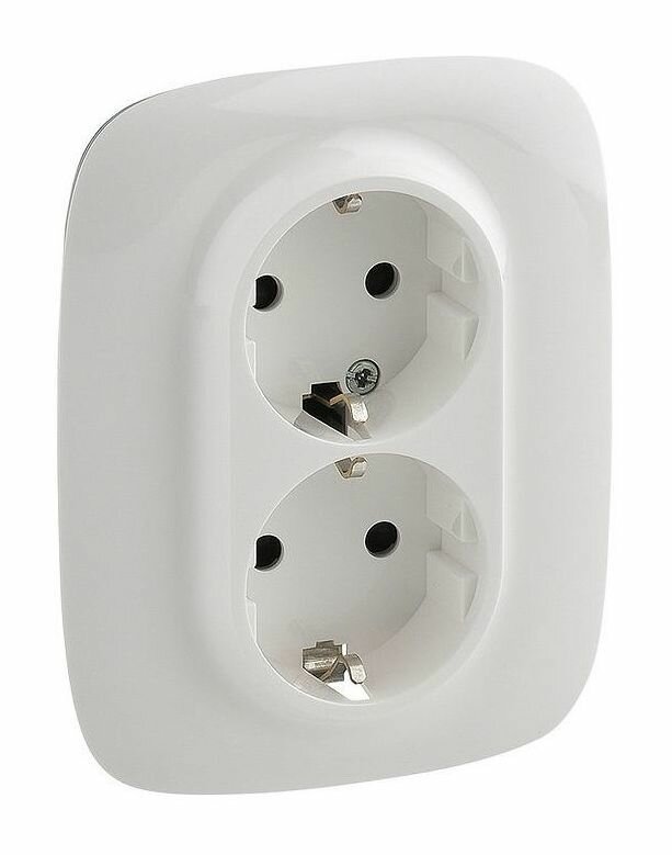 Legrand 753726 Valena Allure, с защитной шторкой, с заземлением