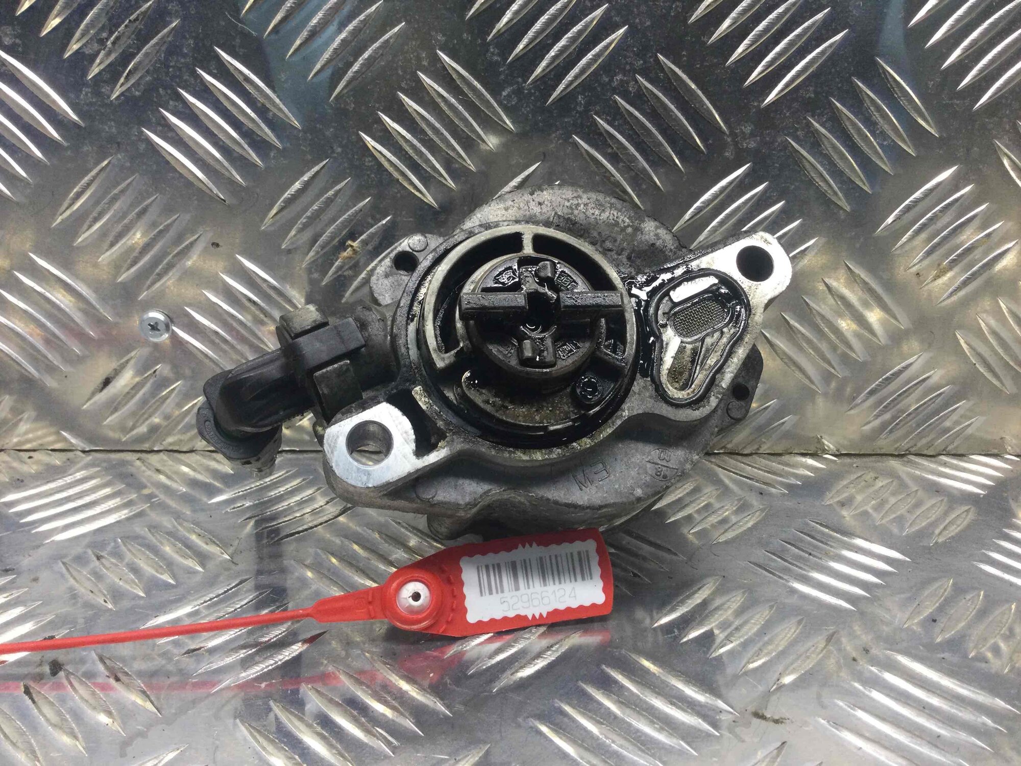 Б/У Насос вакуумный Citroen C3 Picasso 1 поколение 2008 - 2013 2010 г.
