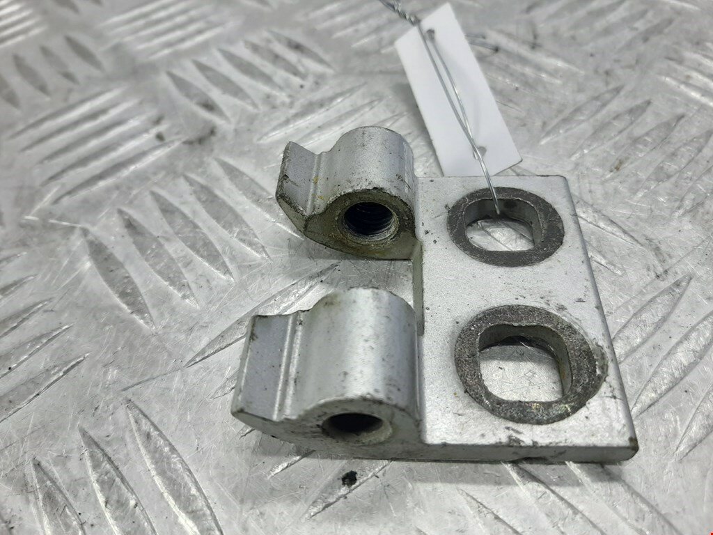 Петля двери передней левой BMW 3-Series (E90/E91/E92/E93) 41517046055 арт. 687724