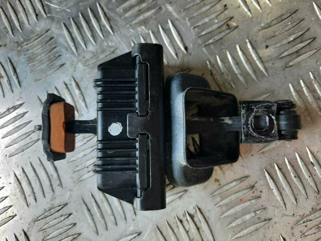 Ограничитель открывания двери передней BMW X5 E70 рест. 2011