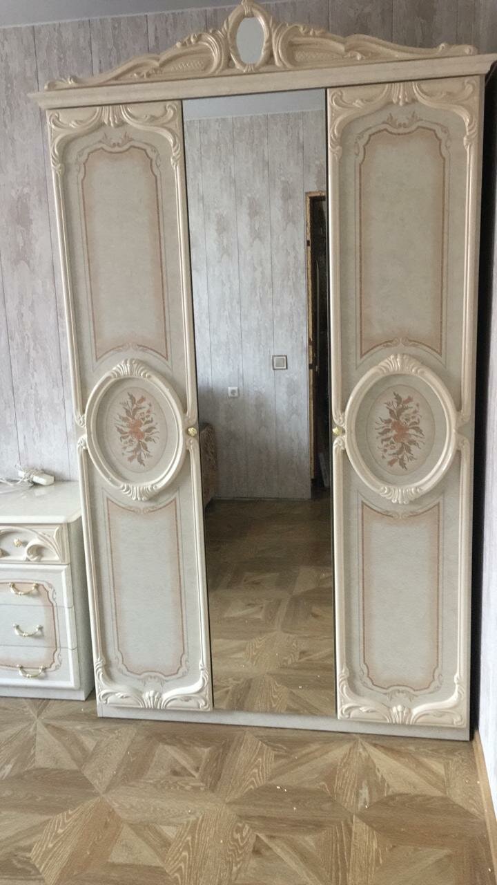 Шкаф Роза, 3-х дверный, цвет бежевый глянец, фабрики Диа Мебель, Россия.