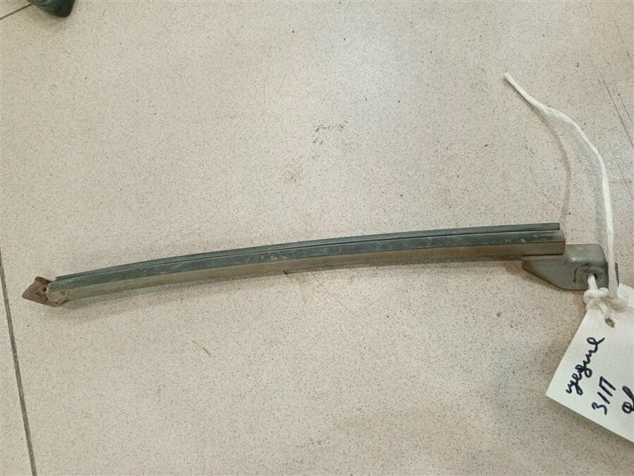 Направляющая стекла двери задней правой от Mitsubishi Lancer Cedia CS 2000-2003