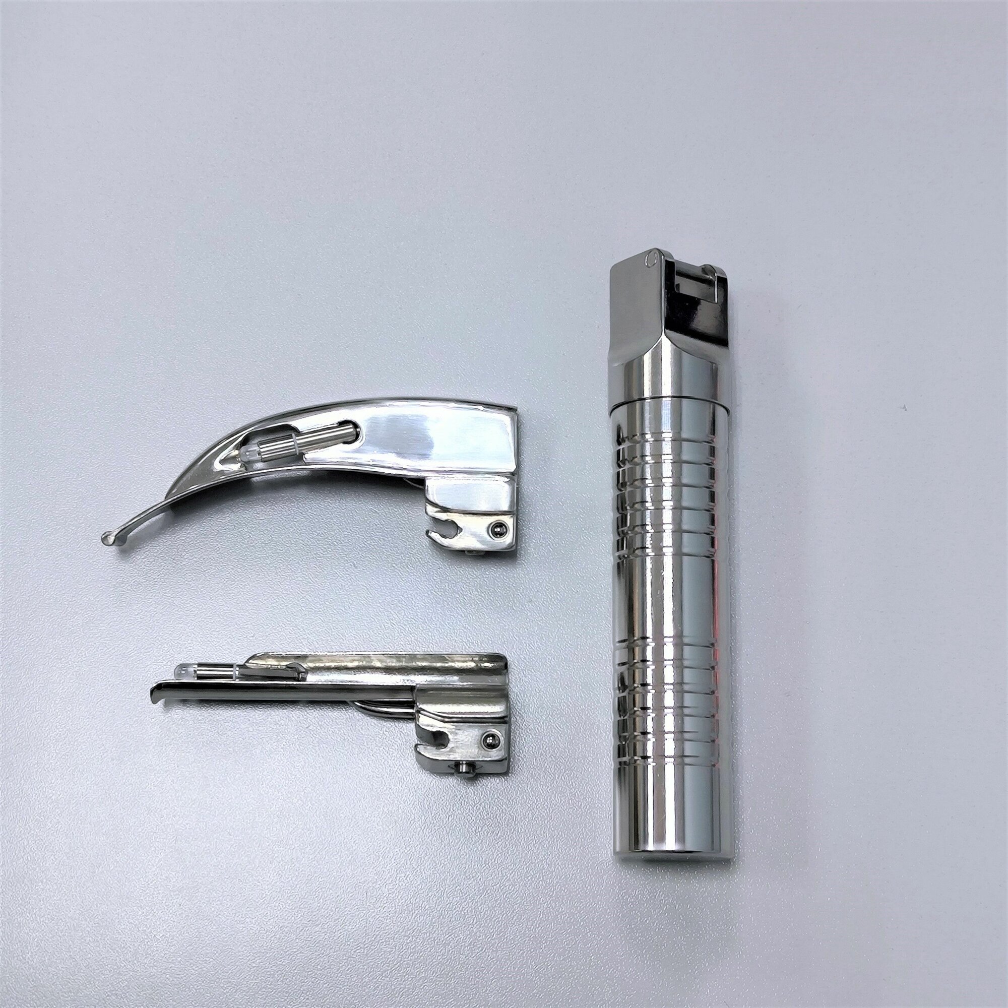 Ларингоскоп ламповый с комплектом клинков и рукояткой с автономным питанием Лл8-"Медикон" (детский)