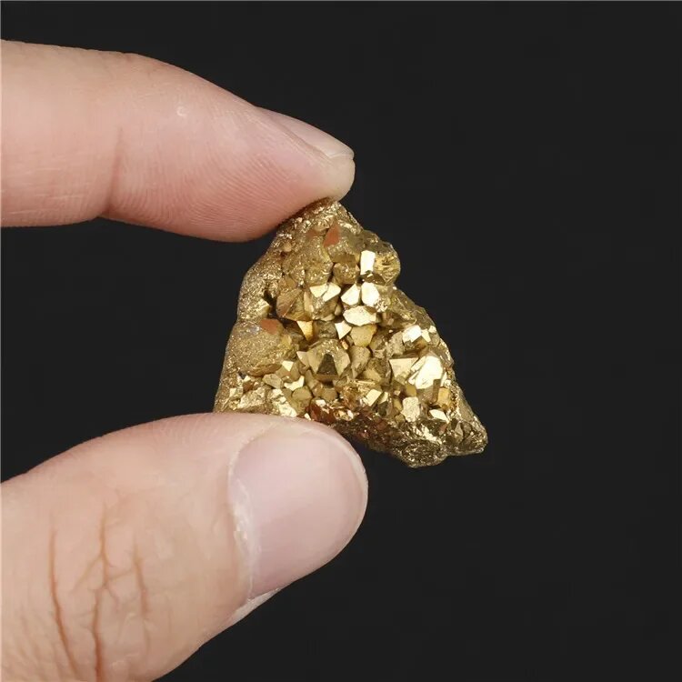 Необработанный золотой кластер агата
