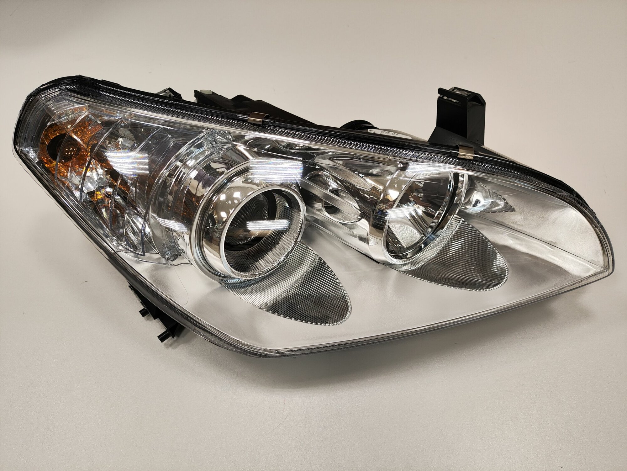 Фара правая Faw Besturn B50 [1.6 8V 6AT седан] FA0151030P1