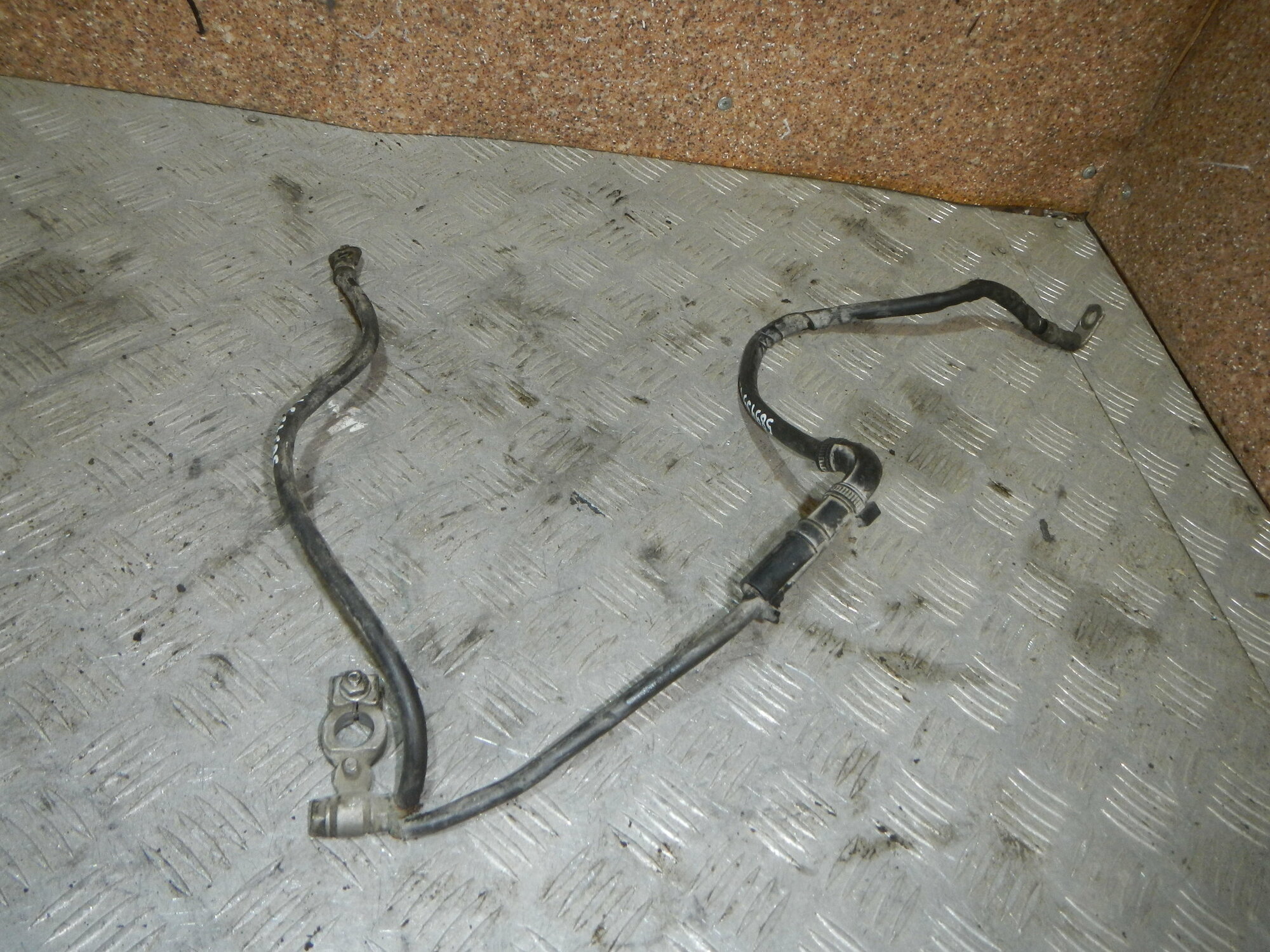 Б/У Клемма аккумулятора, Ford (Форд)-FOCUS 2 (05-08) FORD FOCUS 2 (05-08) Минус,в сборе. Без повреждений. 589439 FORD арт...