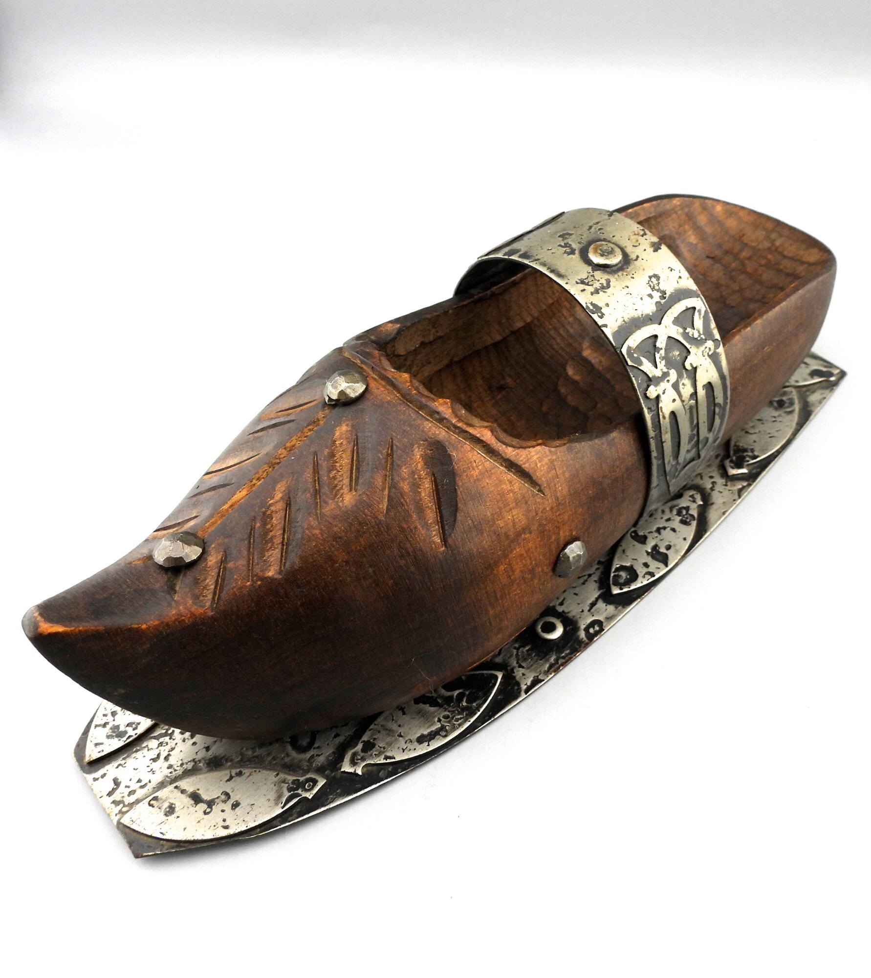 Голландская туфелька с медной чеканкой 24 см натуральная величина