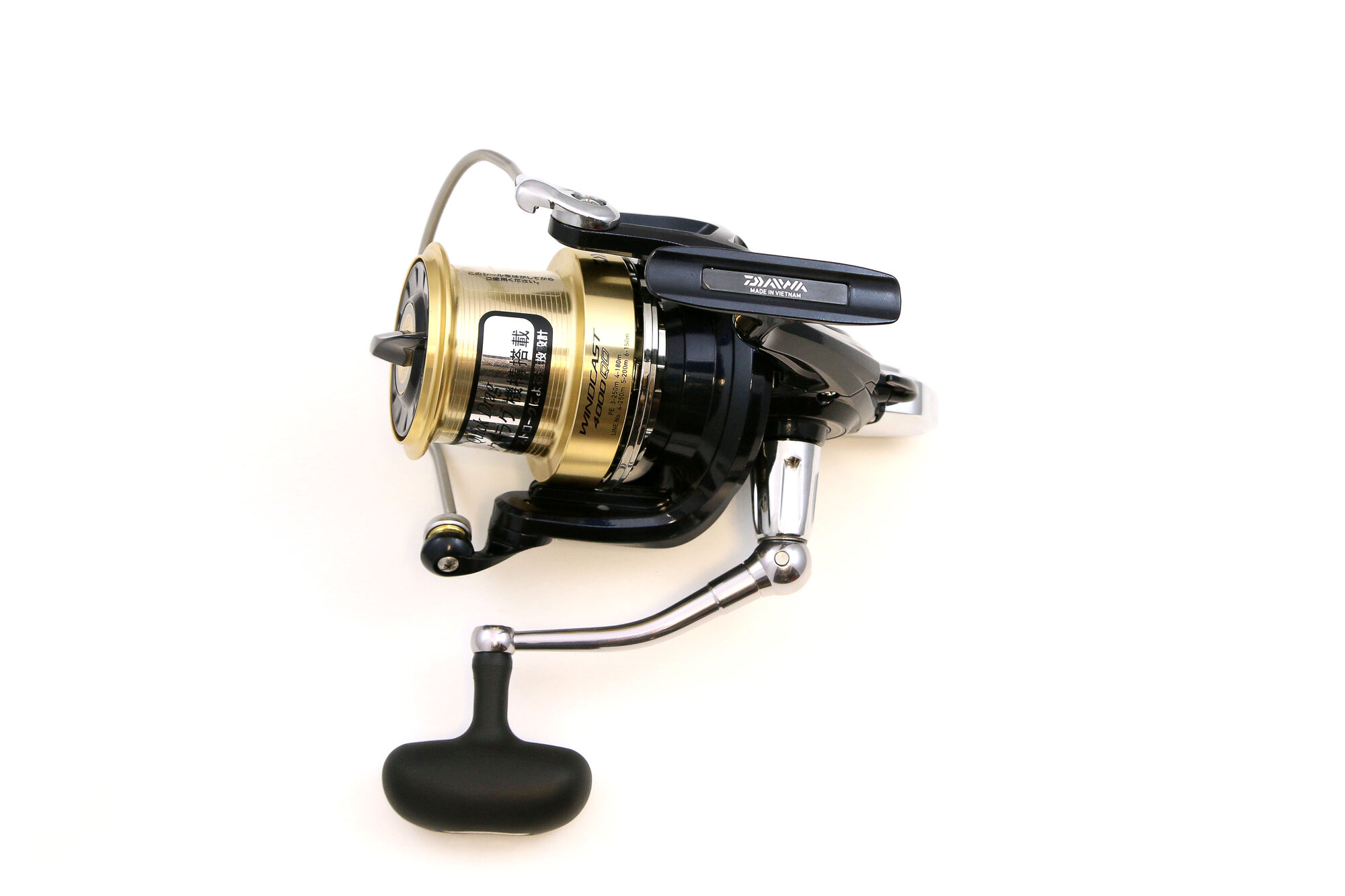 Катушка DAIWA Windcast 4000QD F 625г 3.9:1 4+1 15кг