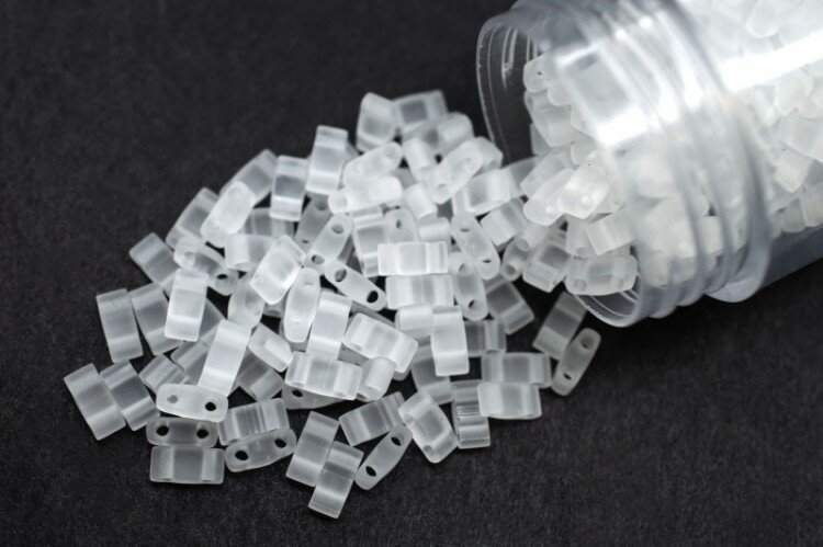 Бисер японский MIYUKI Half TILA #0131F хрусталь, матовый прозрачный, 5 грамм