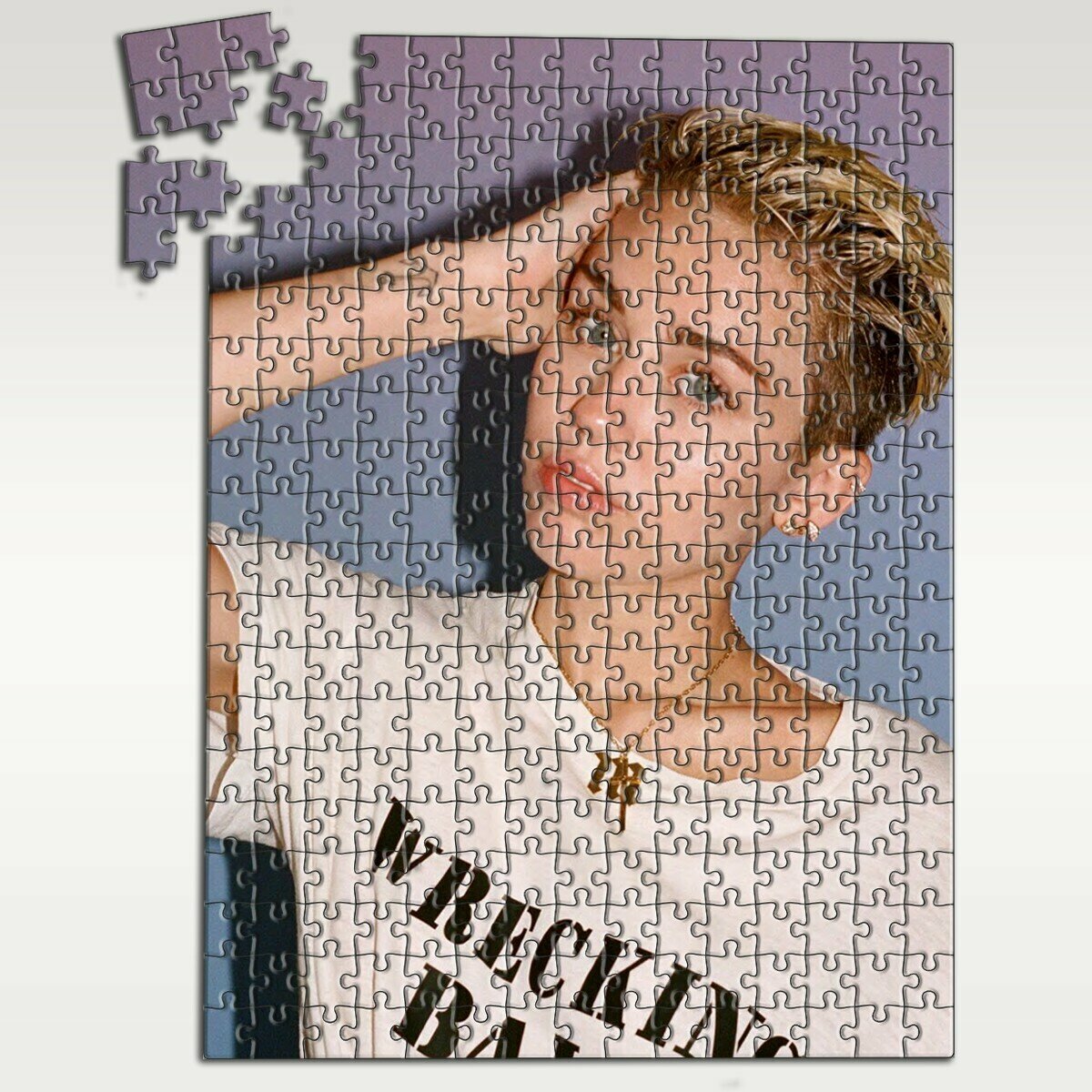 Пазл картонный А3: модель Miley Cyrus - 340 П