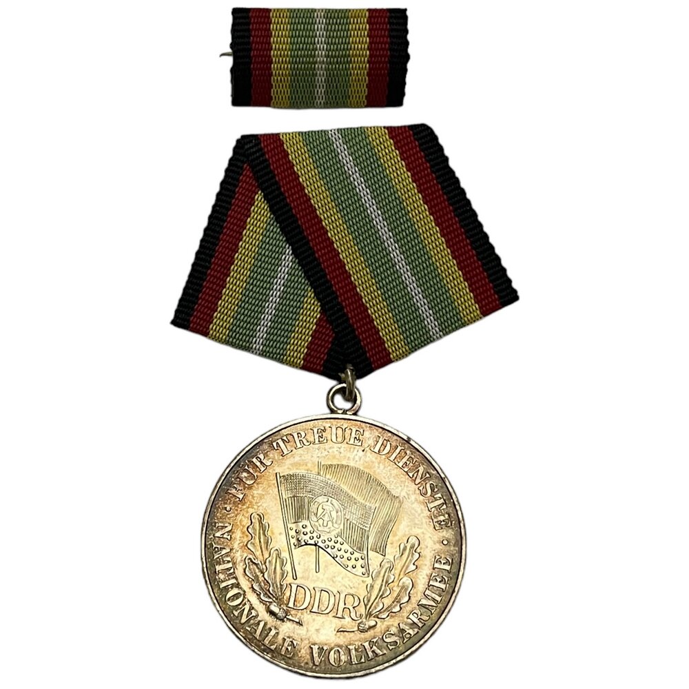 ГДР, медаль "За верную службу в Национальной народной армии" X лет с застежкой 1973-1990 (в коробке)