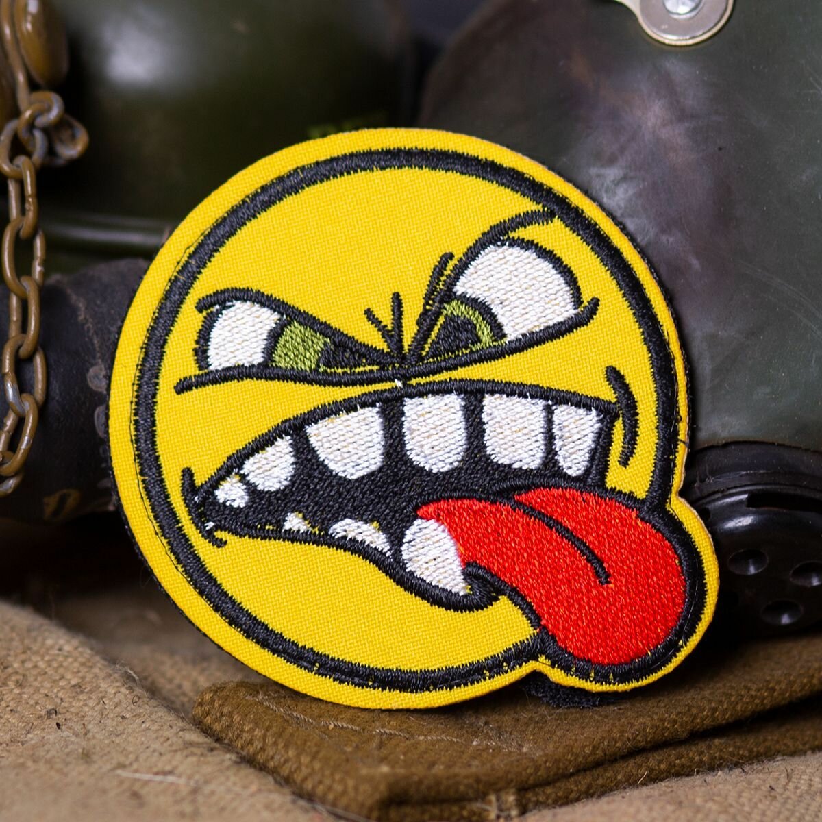 Нашивка ( шеврон патч patch ) тактическая Смайлик с языком вышитая на липучке D-7 желтая