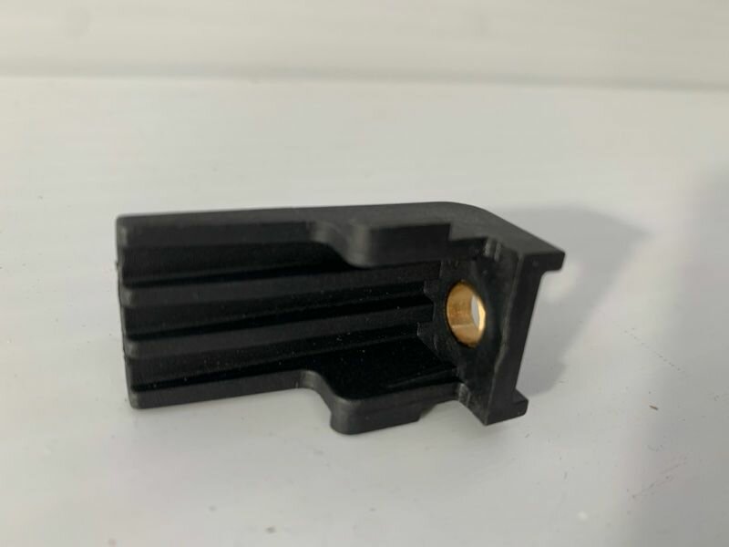 Клипса крепления фары Mercedes Axor