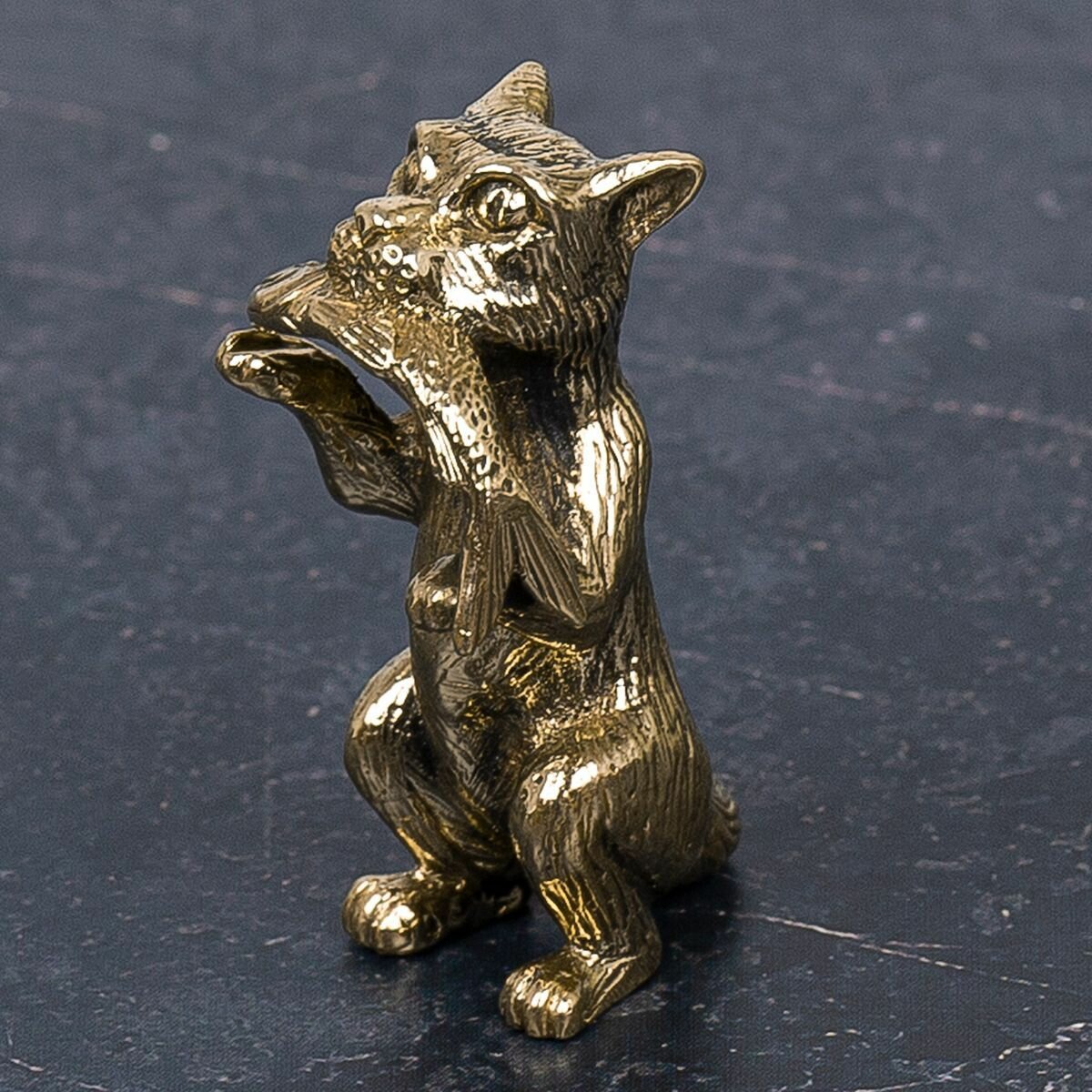 Статуэтка ( скульптура ) Волк с рыбой бронзовая