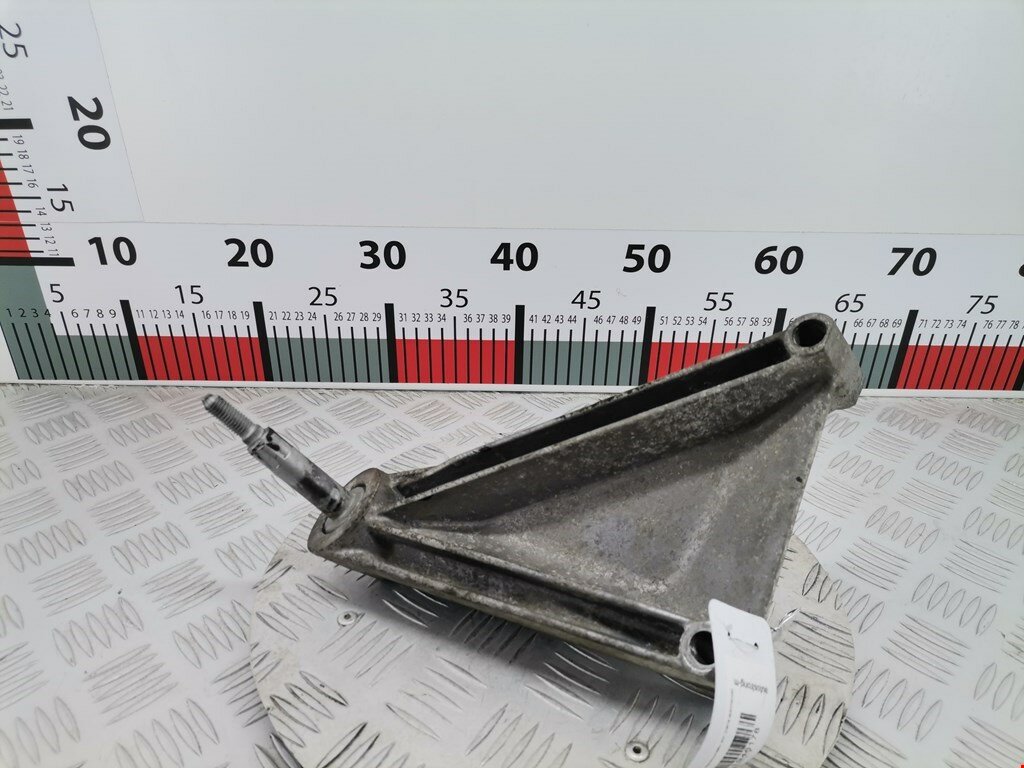 Кронштейн (крепление лапа траверса) кпп Renault Laguna 2 8200000023 арт. 1946178