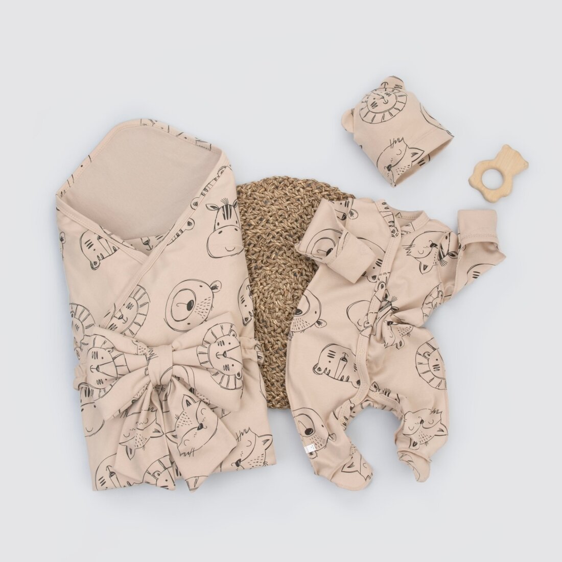 Комплект на выписку 4 предмета "Звери на бежевом. Плед", лето