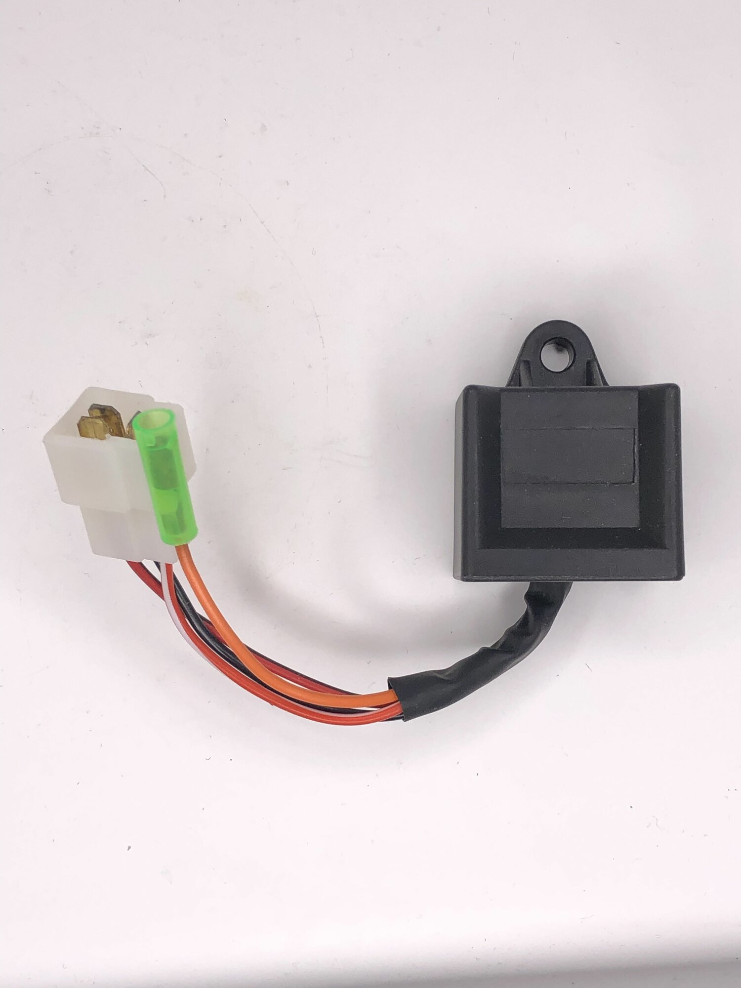 Коммутатор (CDI) Suzuki AD (фишка, 3 контакта+1 провод)