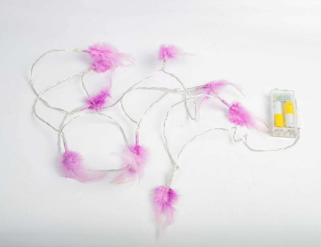 Светодиодная гирлянда с пёрышками, светло-сиреневая, 10 тёплых белых LED-огней, 1.8+0.4 м, таймер, прозрачный провод, батарейки, Kaemingk (Lumineo)