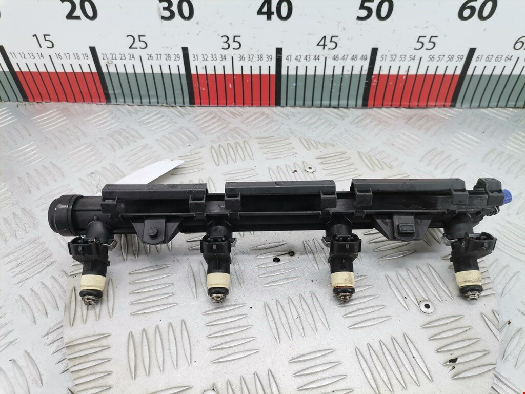 Форсунка бензиновая электрическая Volkswagen Polo 4 036906031M арт. 1809757