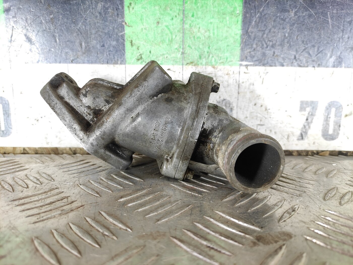 Корпус термостата OPEL Vectra B 90412717