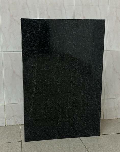 Плита из натурального гранита 60х40х5 с односторонней полировкой