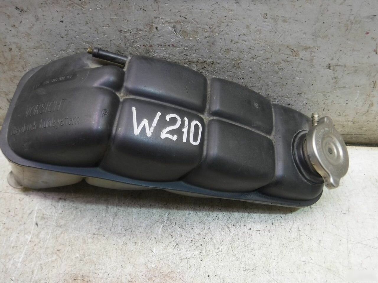 Бачок расширительный Mercedes-Benz E-класс W210/S210 рестайлинг (1999—2003) 2105000249