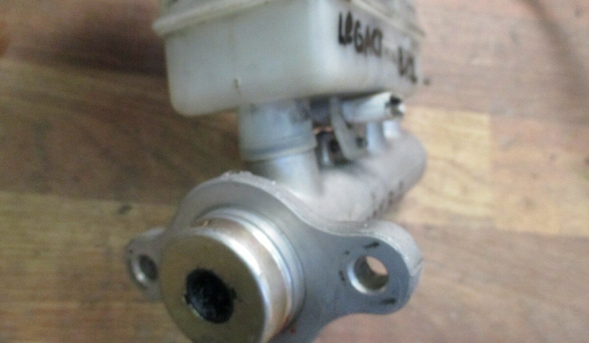 Цилиндр тормозной главный Legacy Outback (B12) Subaru