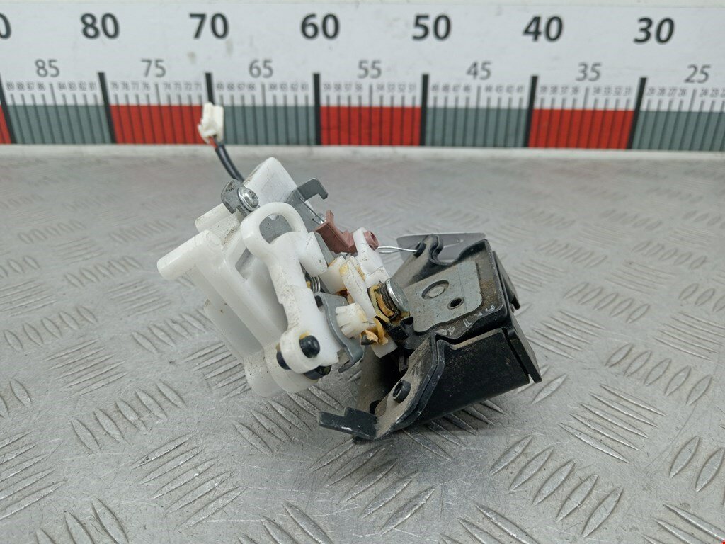 Замок крышки багажника Mazda 5 CR C24362310B арт. 2211926