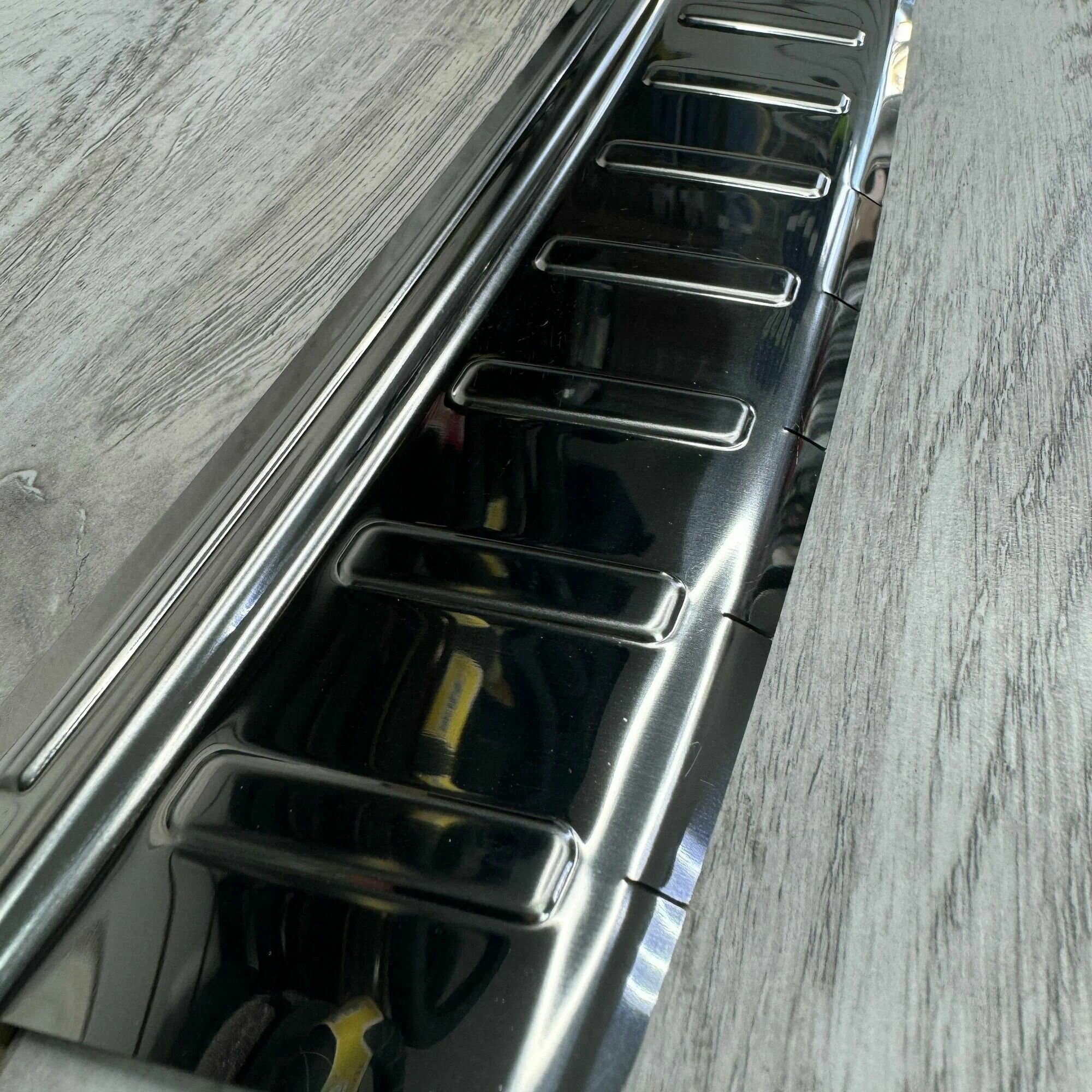 Накладка заднего бампера KIA Rio седан 2014-2017 (загиб)