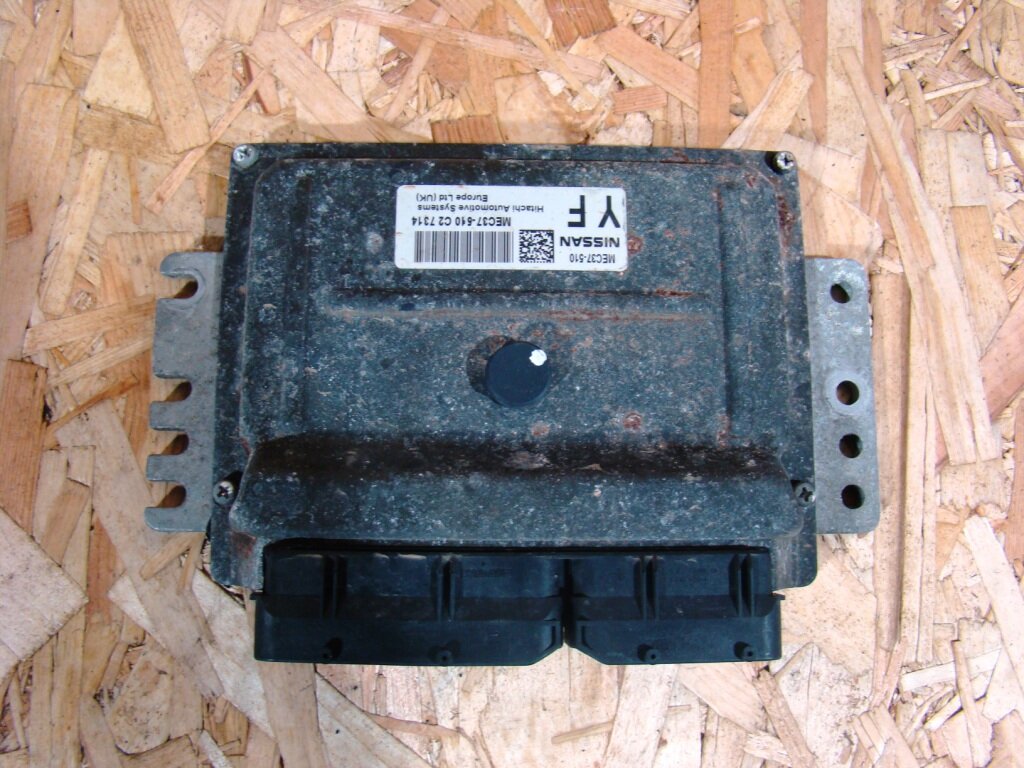 Nissan Note E11 Блок управления двигателем 237101U61C