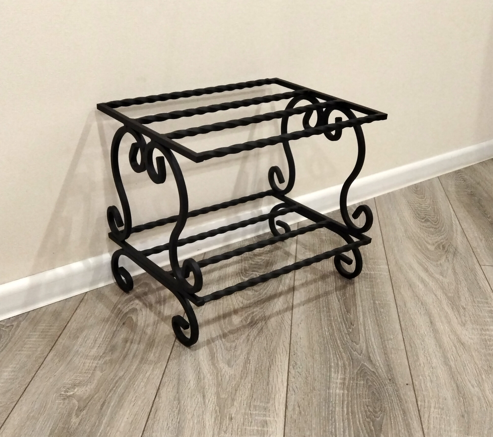 Кованая мини обувница для небольшой прихожей